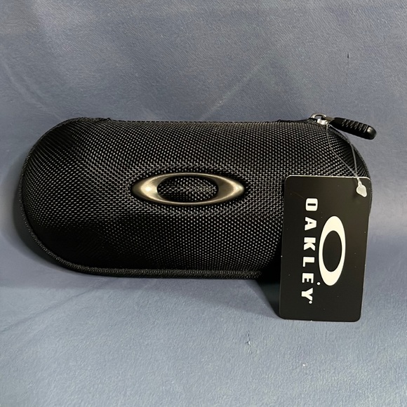 Oakley | Accessories | Oakley Mens Vault Sunglass Case | Poshmark
